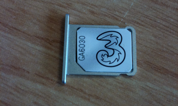 Make your own Micro-SIM using a pair of scissors | The 23x blog